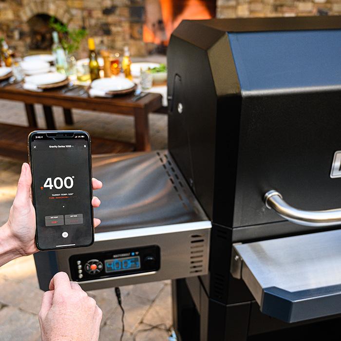 Masterbuilt® Gravity Series® 560 Digital Charcoal Grill + Smoker